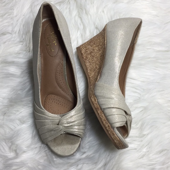 dexflex comfort | Shoes | Dexflex Comfort Tan Metallic Bronze Wedge ...